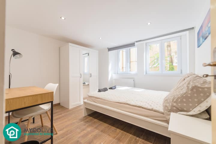 Nice City Room 5 Co-living Innovation Hub - Budapest