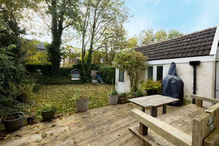Private Annex Double Room In Family Home - Manchester