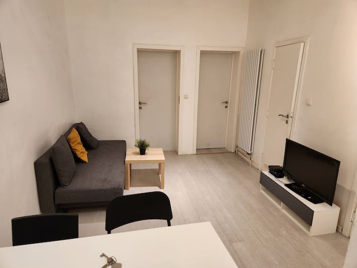 Team- 2 Bedrooms Apartment For 5 - Etterbeek