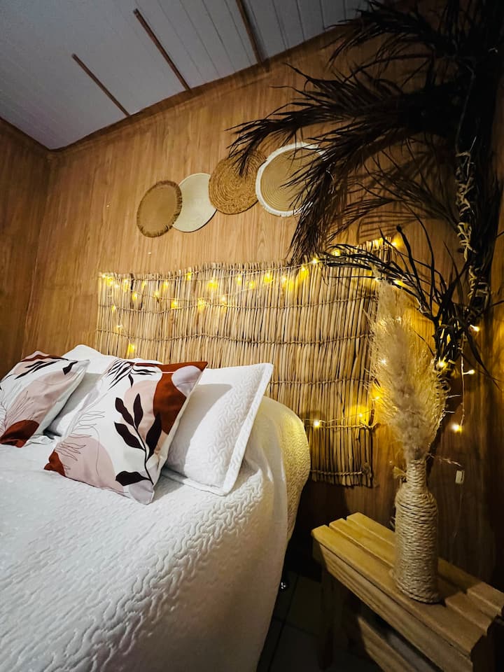 Pousada, Suíte Com Ar E Piscina Em Ipanema - Paranaguá