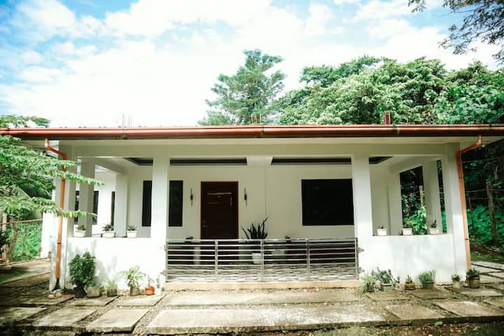 Coastal Retreat: Beach & Island Tours Minutes Away - Guiuan