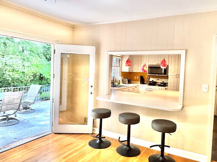4bdr House - Fabulous Sandy Springs Location - Sandy Springs, GA