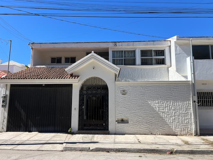 Casa Amplia Cerca De La Playa - Mazatlán