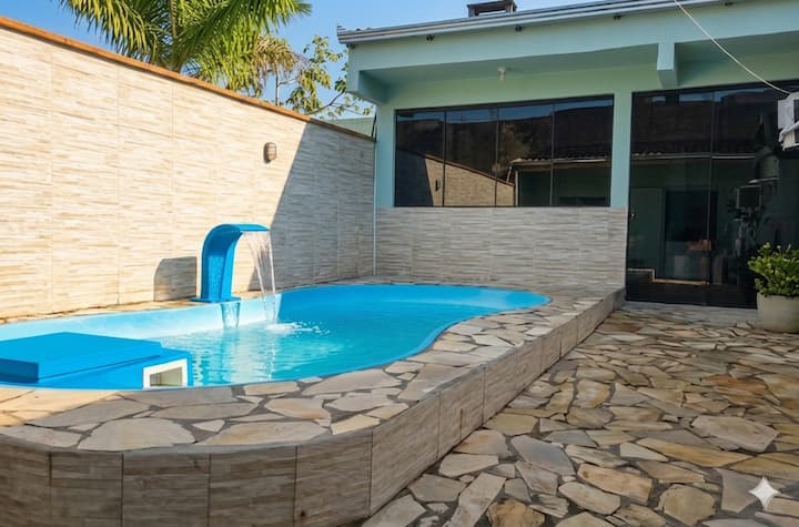 Casa Com Piscina E Ar-condicionado, 350m Da Praia. - Paranaguá