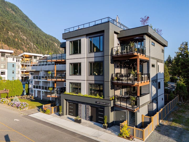 Harrison Waterfront Retreat - Harrison Hot Springs