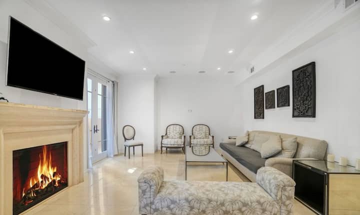 Luxury 2 Bedrooms In Beverly Hills - Beverly Hills, CA