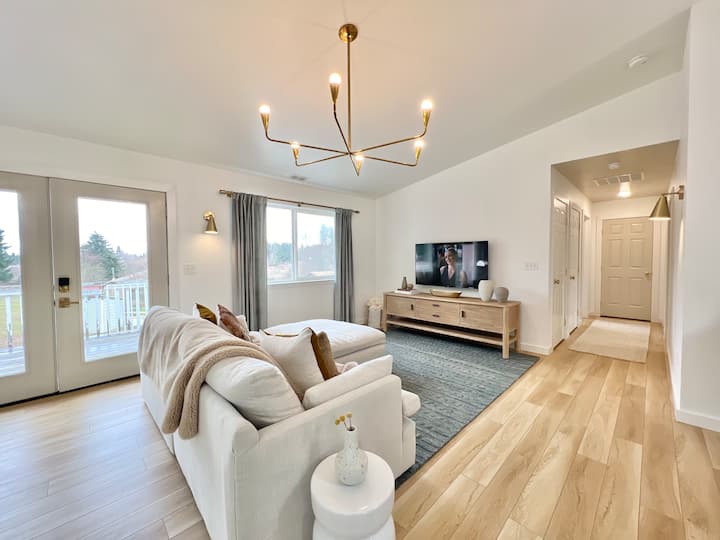 Modern Home - Close To Downtown - Olympia, WA