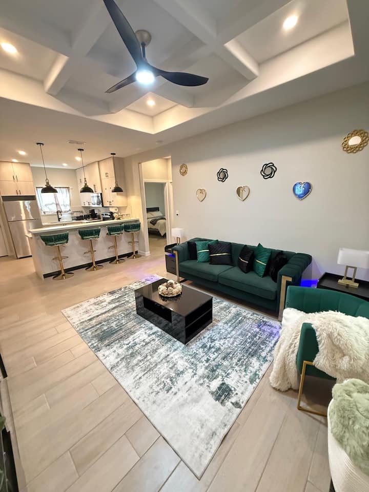Gold'n Retreat - Entire Apartment - 매캘런