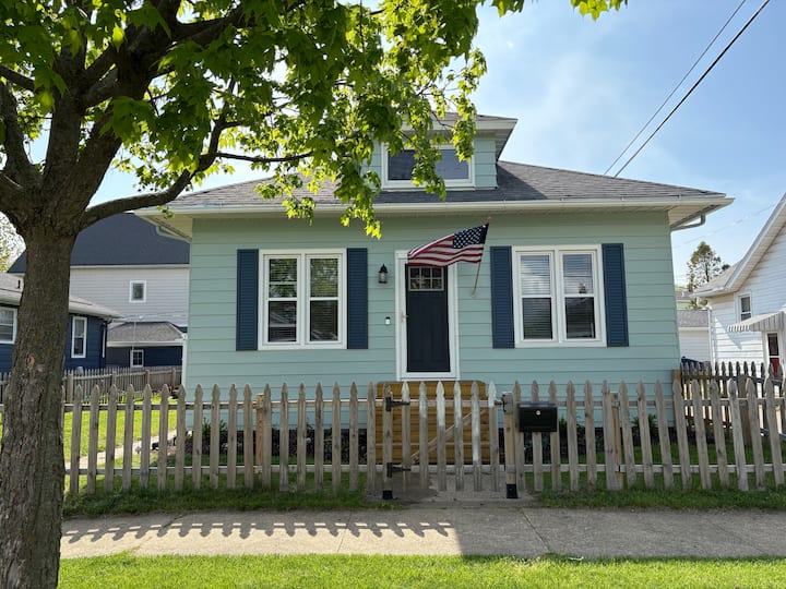 Lakeview Cottage - Stevensville, MI