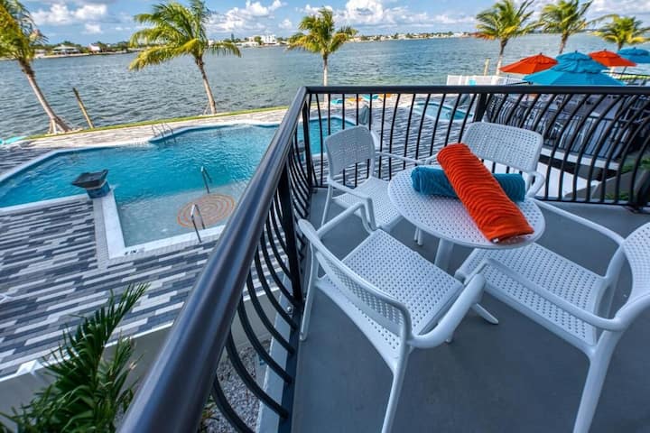 Steps To Beach & Sunsets -2 Family-friendly Units - Treasure Island, FL