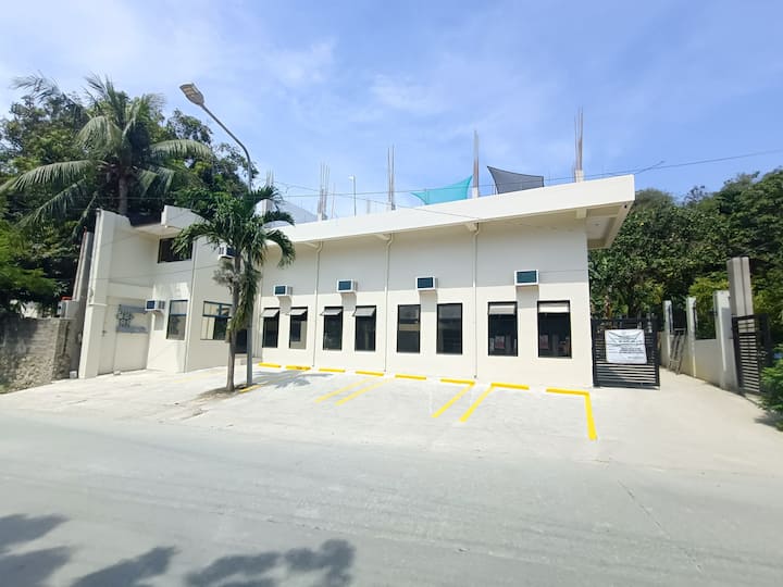 Hillside Inn Casa 1 Near The Beach
Near The B - Calatagan