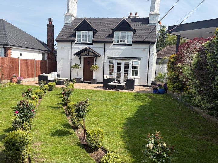 Delightful Character Cottage - Stoke-on-Trent