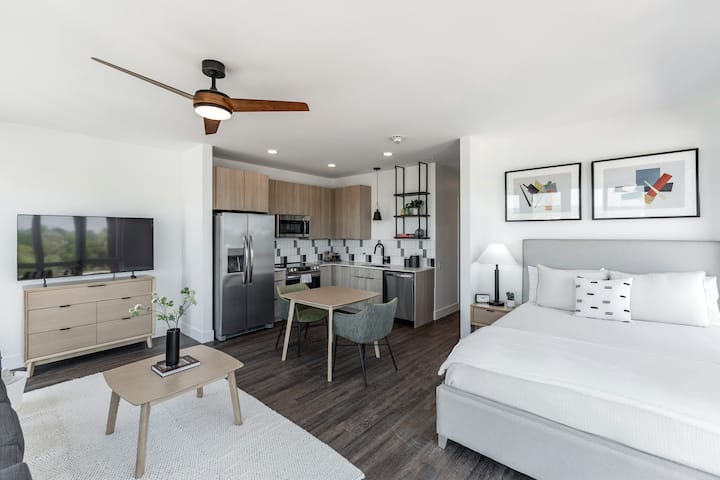 Premium Studio Apartment | Huntsville - Midcity - Huntsville, AL