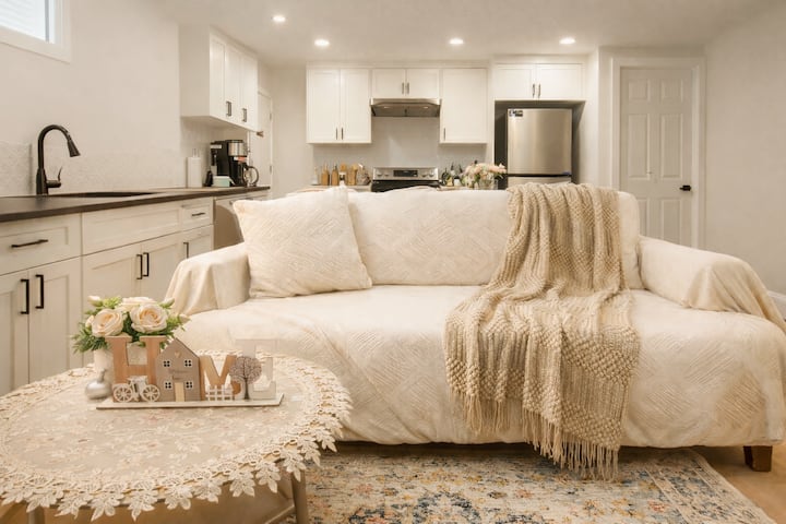 Clean & Quiet 2br Suite | Near Airport, Parking - Edmonton