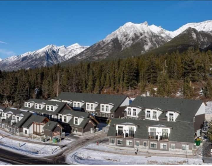 Banff Beautiful Townhouse, Built 2025 - Canmore