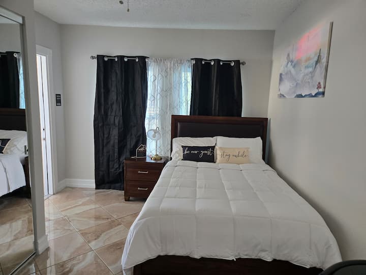 Cozy & Comfortable - Keystone, FL