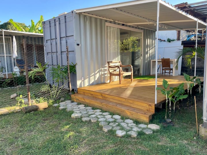 Casa Container 50 M Da Praia
45 M 2 Privativos - Ilhabela