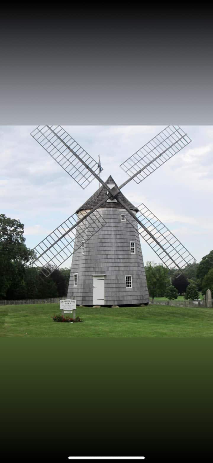 Amber’s East Hampton Pet Friendly Retreat! - East Hampton, NY
