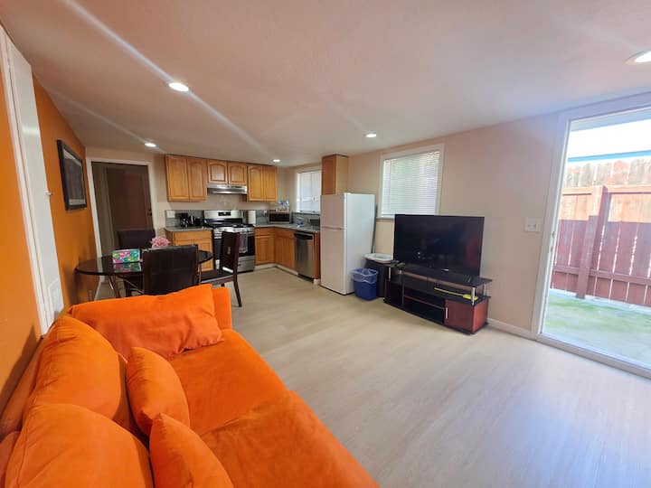 1349c3 - Basic 2b1b Ground Unit Walk To Bart - San Leandro, CA