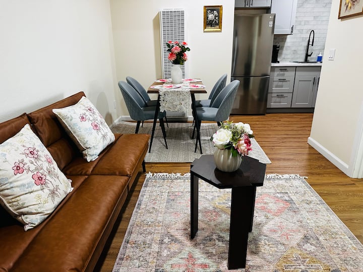 Beach & Downtown Studio | Queen Bed Retreat. - Marina, CA