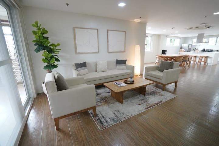 Narra Home Unit - 3 Br Cozy Forest + Sea Breeze - Subic Bay Freeport Zone