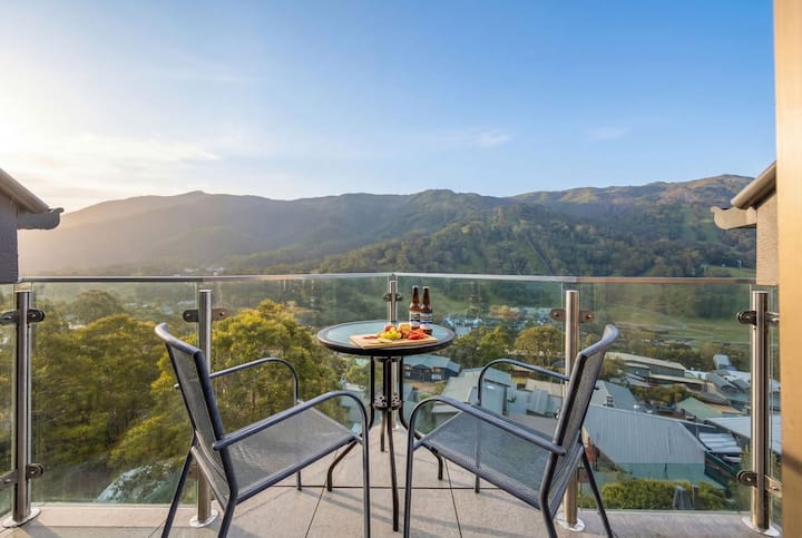 Lantern 31 - Balcony - Snowy Mountains