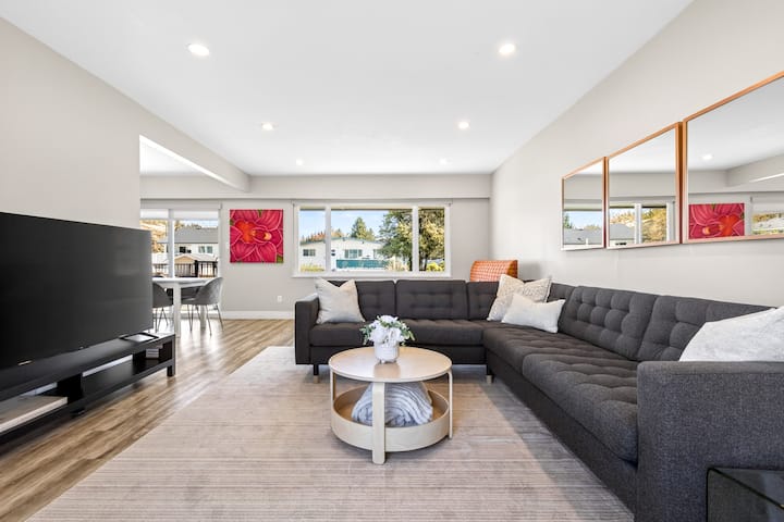 Bright Spacious Home | Near Shops + River District - Vancouver