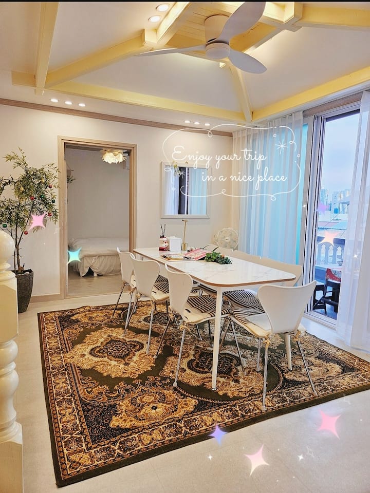 파격 할인/2층독채/지하철도보4분/평일할인/ 3박이상 무료픽업/넓은 거실/김해공항/해변근처 - Busan