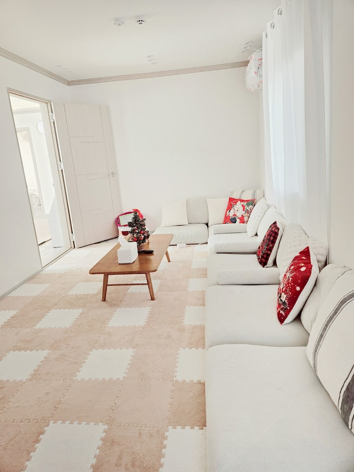 신규할인/지하철도보4분/평일예약 Bts피규어증정 침실3퀸침대4/ 넓은 거실/김해공항/짐보관 - Busan