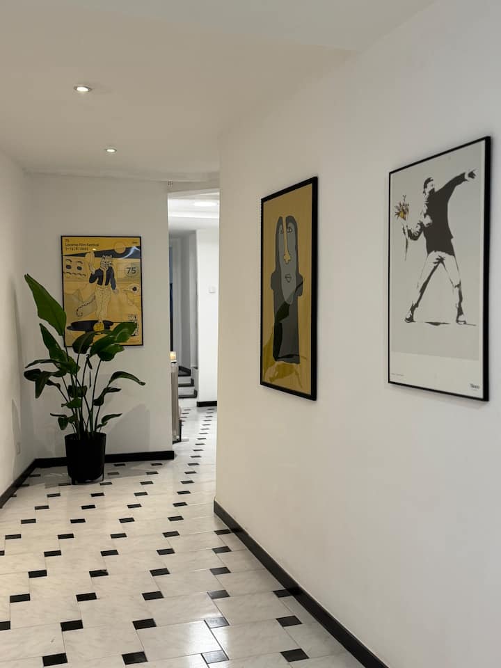 Contemporary Comfort In Genoa - Genoa