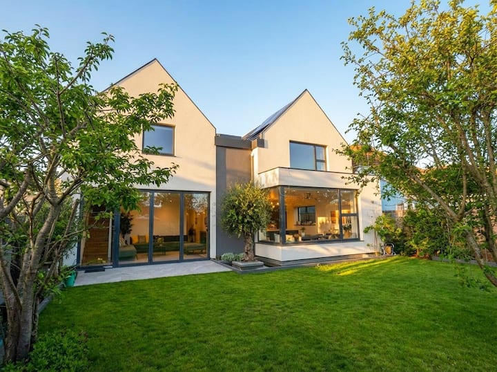 An Entire House In Ferring - Arundel