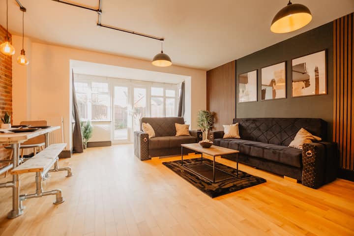 Long-term Discounts, Free Parking, Wifi - Lincoln