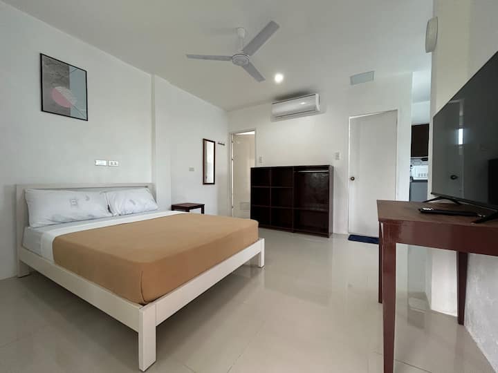 Deluxe Studio W/ Kitchenette - Panglao