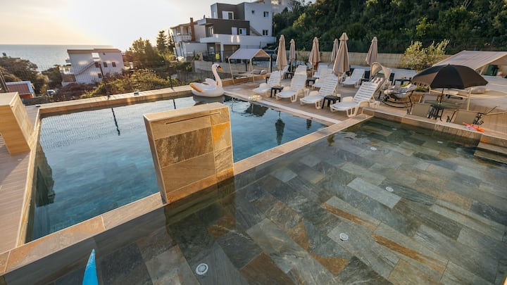 Aurora Apartments - Deluxe Two Bedroom Apartments - Montenegro