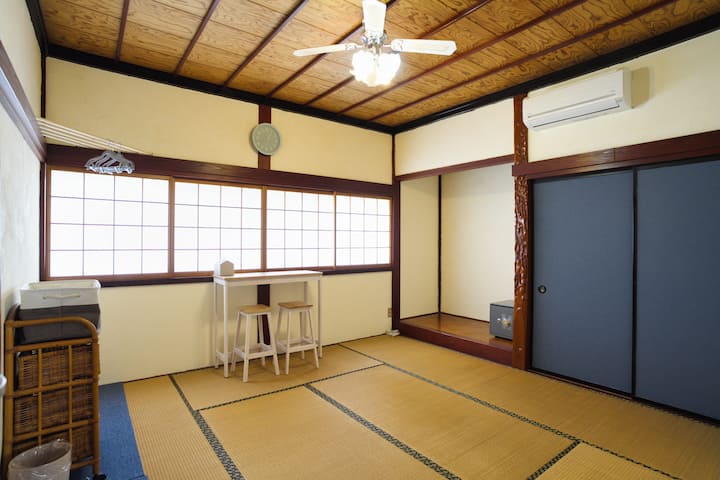 みんなのお家201号室【志賀町・高浜】便利な街中のゲストハウス|鍵付個室・wi-fi・作業スペース有 - 羽咋市