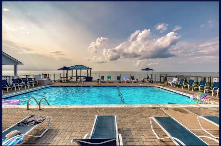 The Soundview Montauk Unit C Ocean Front Property! - Montauk, NY