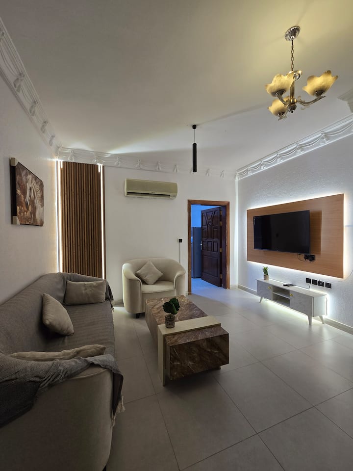 Spacious Near Haram With Outdoor - Médine