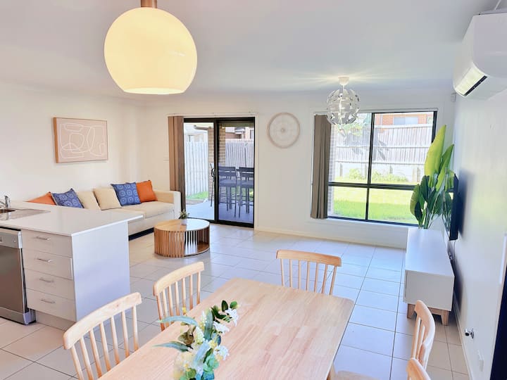 Cozy 4br W/ Game Room | Close To 2 Train Stations - Blacktown