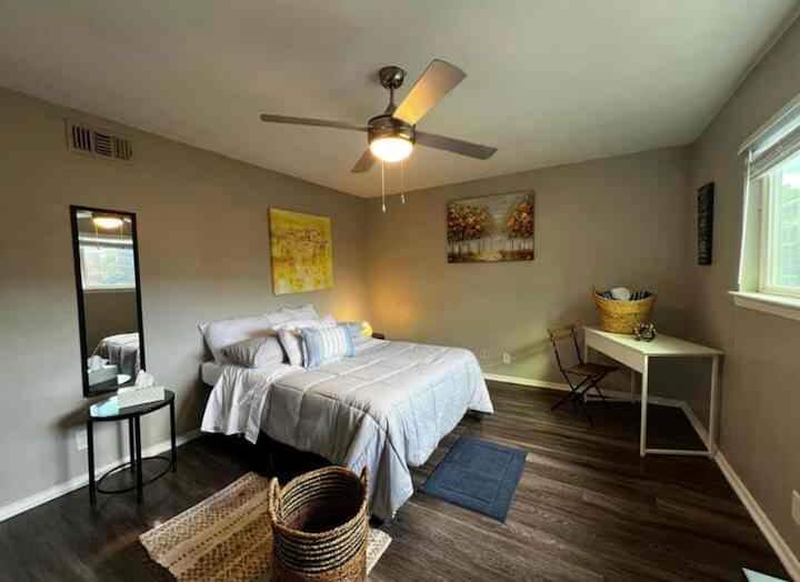 ~Unbeatable Price 30 Days Master Room And Pool - オースティン, TX