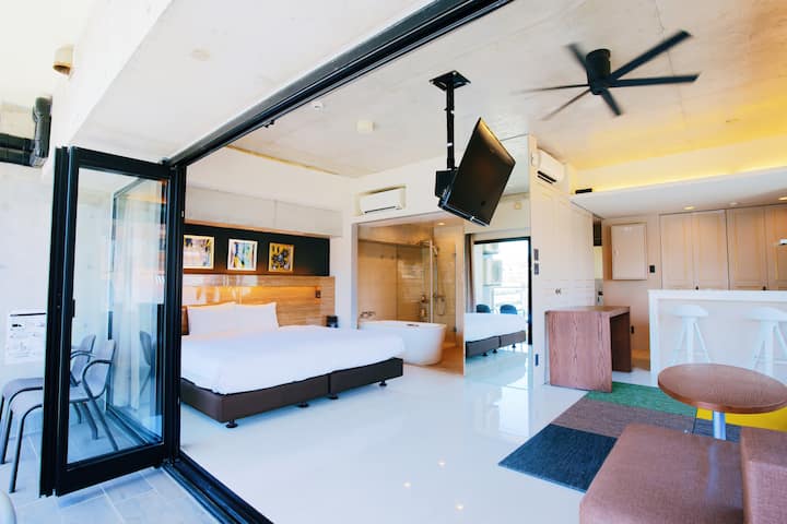 15 Min　To Naha Airport｜5 Min  Kokusai-dori Street - Naha