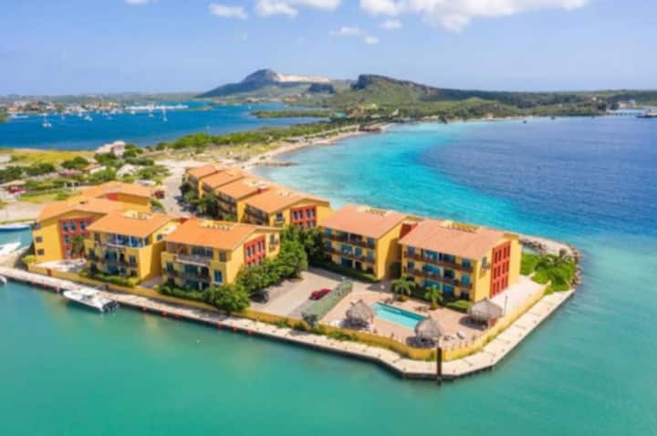 Stylish Waterfront Apartment With Private Beach - Curaçao