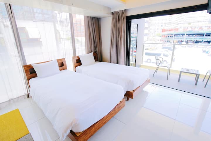 15 Min　To Naha Airport｜5 Min  Kokusai-dori Street - 那覇市