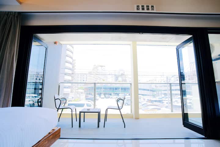15 Min　To Naha Airport｜5 Min  Kokusai-dori Street - Naha