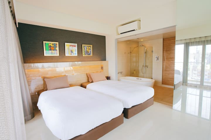 15 Min　To Naha Airport｜5 Min  Kokusai-dori Street - 那覇市