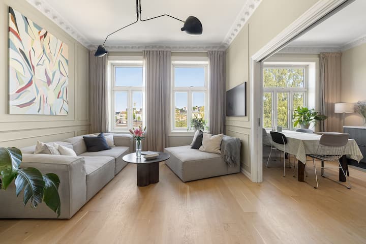 Beautiful Classic Oslo Apartment With Balcony - オスロ