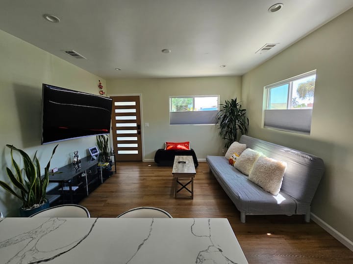 Casa De Orquídea
House Of Orchid - South Gate, CA