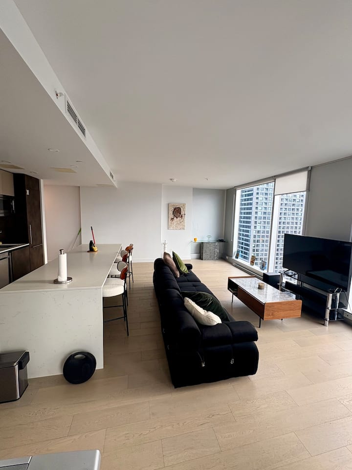 Penthouse Condo/ Spa And Gym - LaSalle
