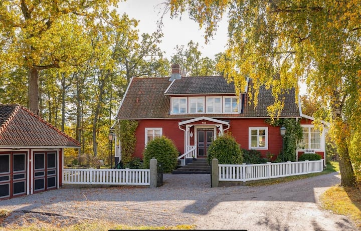 Stor Villa På En Idylliskt Plats - Kalmar