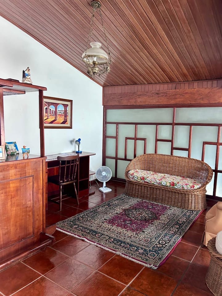 Quarto No Sótão Em Taubaté - Taubaté