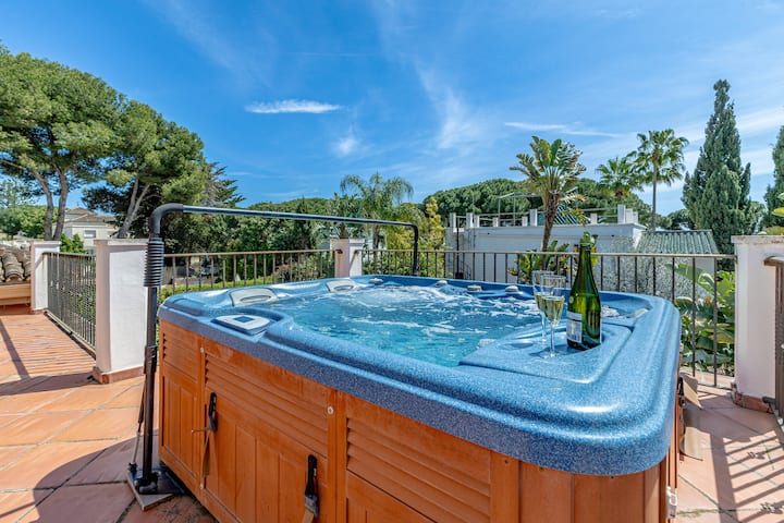 Jacuzzi & Heated Pool. 3 Min Walk To Beach Access - Marbella